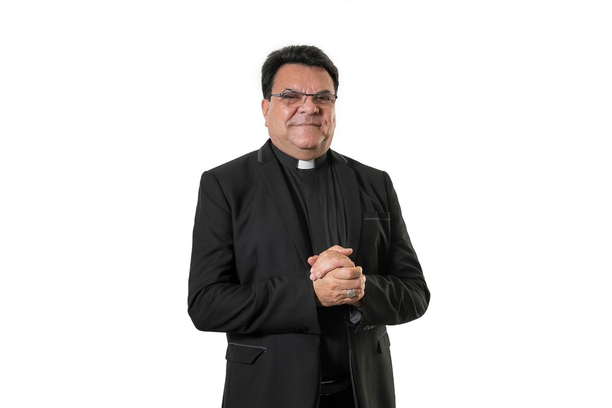 Padre Ronaldo Aguarelli assume a Paróquia Imaculado Coração de Maria ...